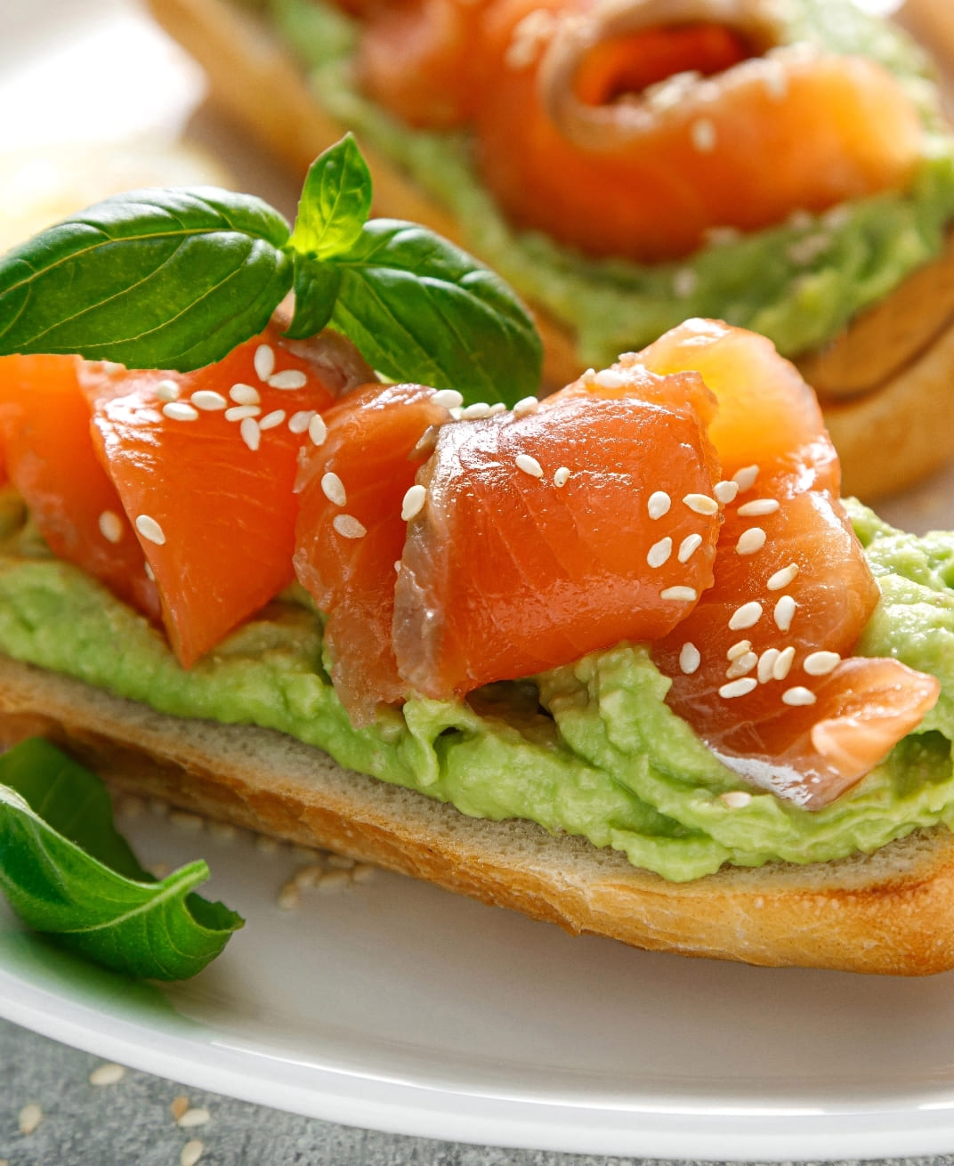 Tostada de aguacate con salmón ahumado - Master Swiss